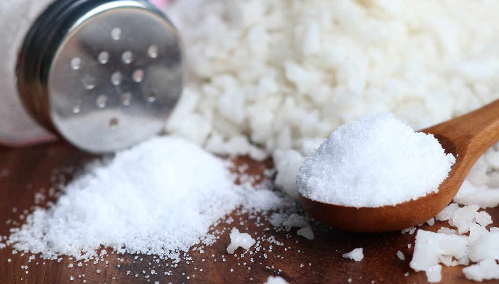 Table salt, excess puts the body in danger: how to reduce it - LNU News