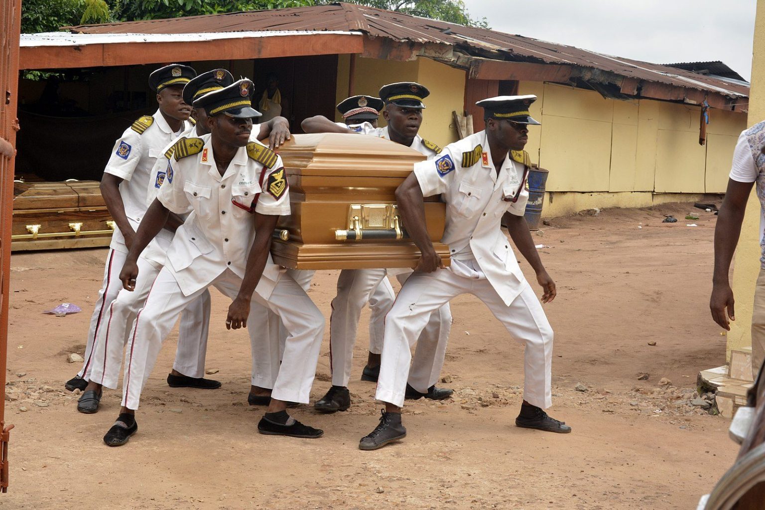 What is Coffin Dance: the Ghanaian funeral tradition between ...