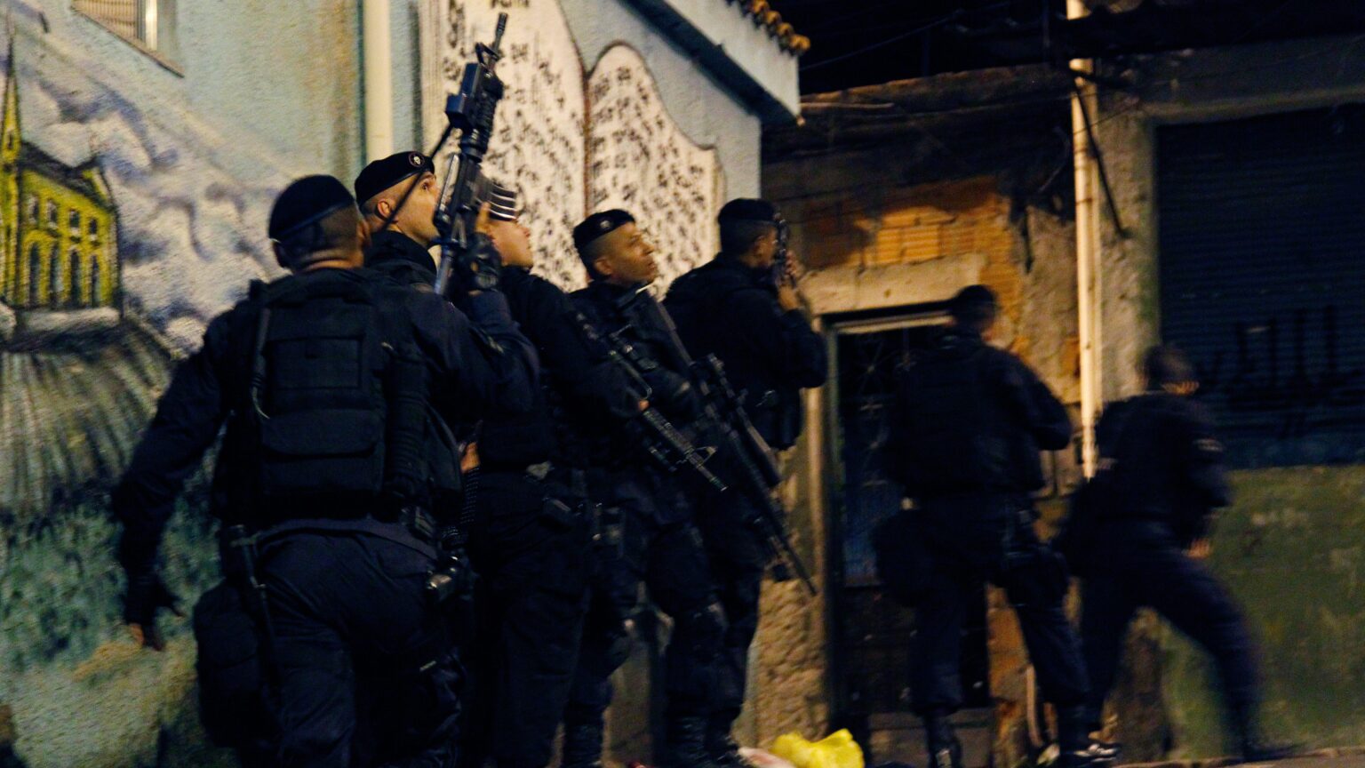 Rio de Janeiro, guerrilla warfare for the maxi anti-narcos operation ...